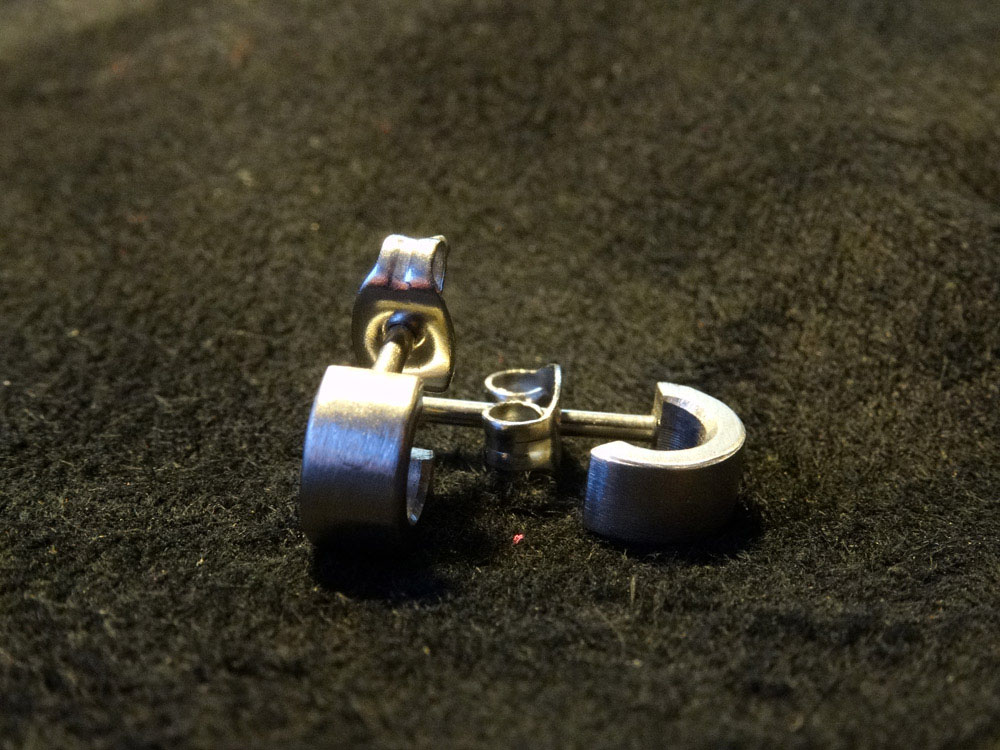 Edelstahlschmuck von Axsmar in mehreren Oberflächen