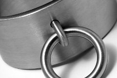 Edelstahlschmuck von Axsmar in mehreren Oberflächen